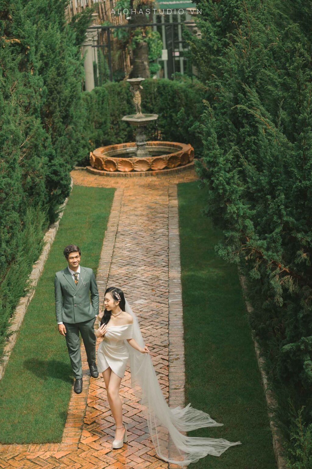 Trân & Thoại phim trường Vũ garden